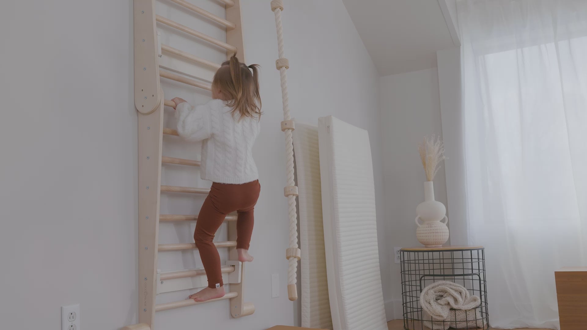 Montessori Triangle Climber Swedish Wallmount System – Coco Village